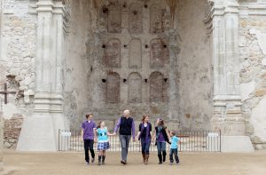 22 Creative Family Photo Ideas | Photojaanic