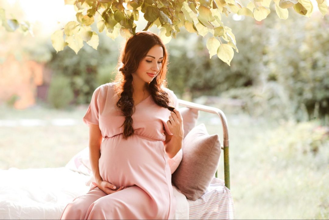 Top Baby Shower Photoshoot Ideas & Poses for Couples (2026) | India
