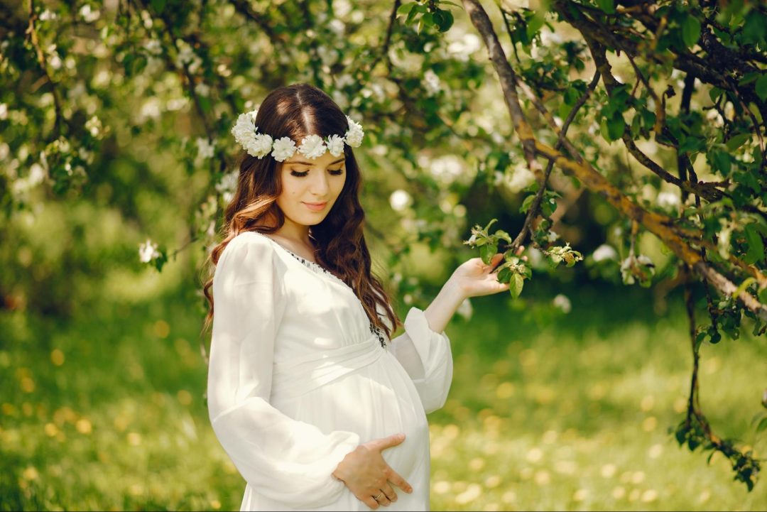 Top Baby Shower Photoshoot Ideas & Poses for Couples (2026) | India